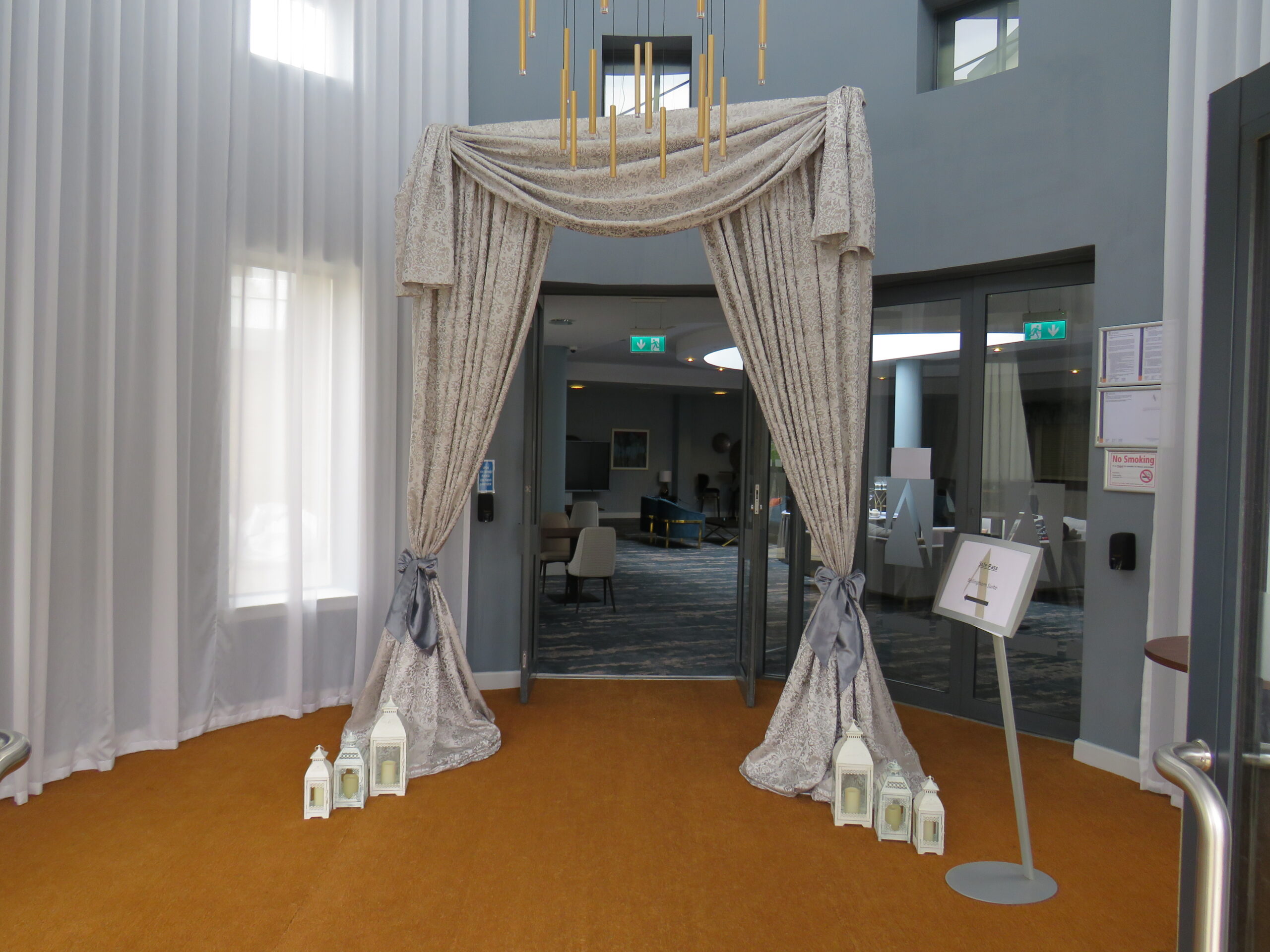 Entrance Door Drape - WowWeddings