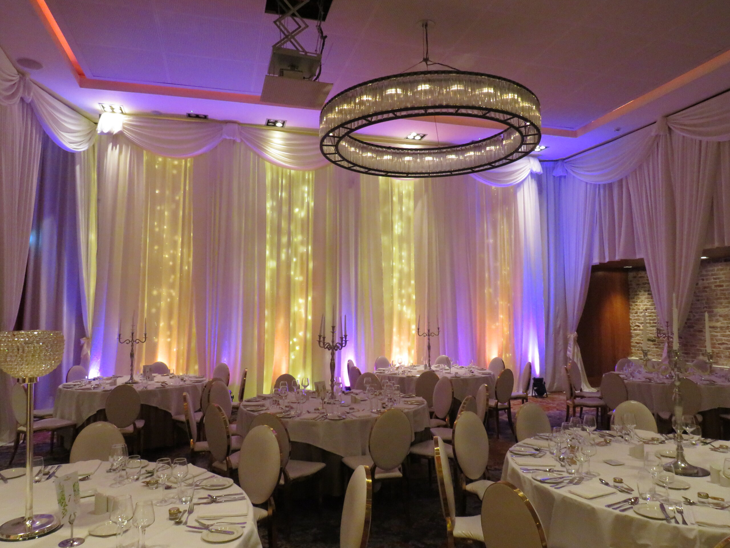 Uplighters - WowWeddings